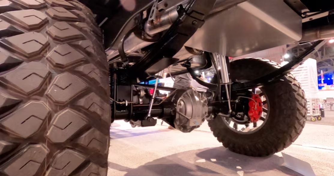 1972 Ford F350 4×4 Sport Crew Cab powered by a new Ford “Godzilla” V8 - autonewscenter