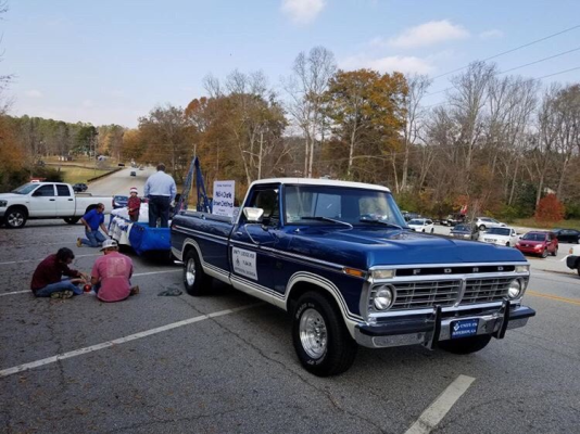 Exploring the Captivating Features of the Old Blue 1974 Ford F100 ...